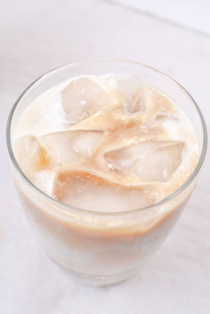 Hot or Iced White Chocolate Mocha (Starbucks CopyCat) - Easy Made Dishes